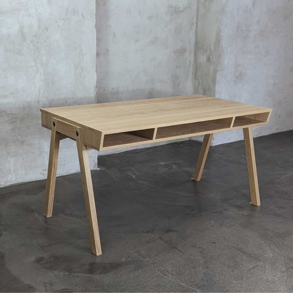 Buy a large light oak desk online: made of solid wood – Stubenrauch Hamburg